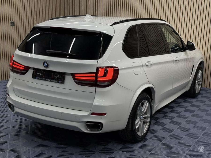 White BMW X5 2016 in Marijampole, with an engine capacity of 2.99 L and mileage of 255 thousand km for 20750 €, photo 13 on AUTOMOTO.COM.LV