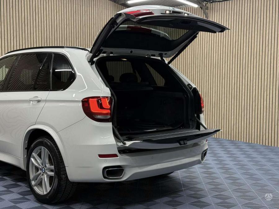 White BMW X5 2016 in Marijampole, with an engine capacity of 2.99 L and mileage of 255 thousand km for 20750 €, photo 14 on AUTOMOTO.COM.LV