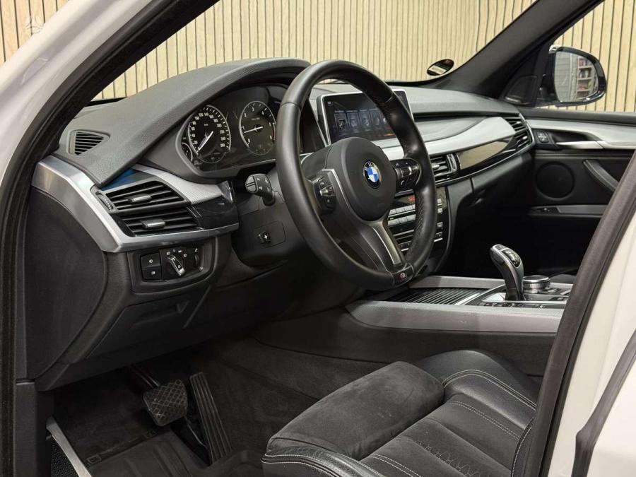 White BMW X5 2016 in Marijampole, with an engine capacity of 2.99 L and mileage of 255 thousand km for 20750 €, photo 25 on AUTOMOTO.COM.LV