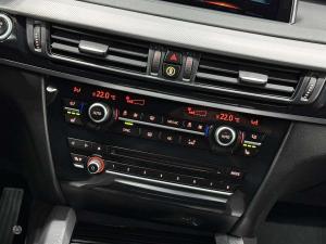 White BMW X5 2016 in Marijampole, with an engine capacity of 2.99 L and mileage of 255 thousand km for 20750 €, photo 32 on AUTOMOTO.COM.LV