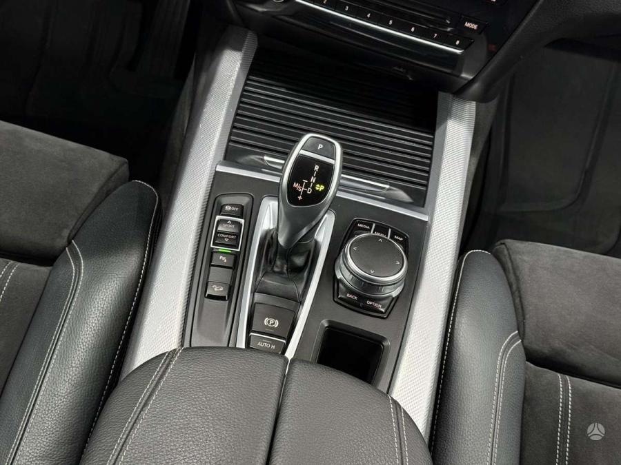 White BMW X5 2016 in Marijampole, with an engine capacity of 2.99 L and mileage of 255 thousand km for 20750 €, photo 33 on AUTOMOTO.COM.LV