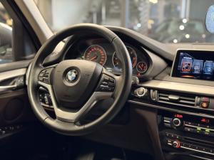 Balts BMW X5 2016 Rīga, ar dzinēja tilpumu 2.00 L un nobraukumu 182 tūkst. km par 20599 €, foto 19 vietnē AUTOMOTO.COM.LV