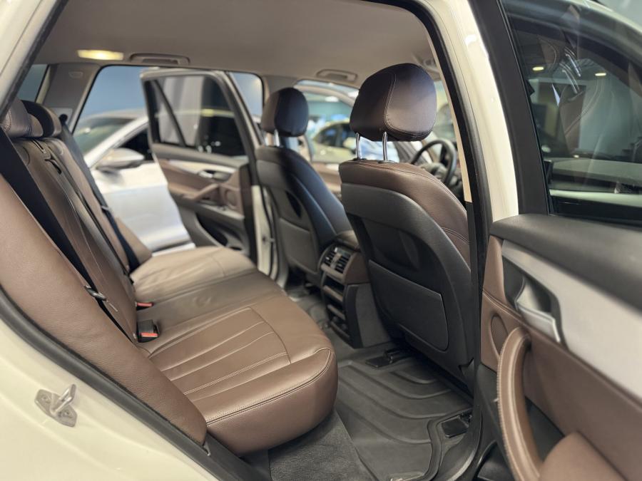 Balts BMW X5 2016 Rīga, ar dzinēja tilpumu 2.00 L un nobraukumu 182 tūkst. km par 20599 €, foto 26 vietnē AUTOMOTO.COM.LV
