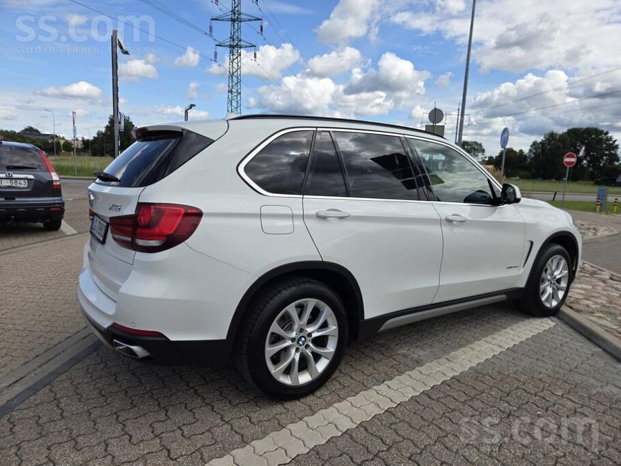 White BMW X5 2016 in Riga, with an engine capacity of 3.00 L and mileage of 148 thousand km for 34200 €, photo 3 on AUTOMOTO.COM.LV