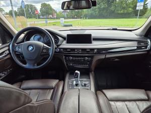 White BMW X5 2016 in Riga, with an engine capacity of 3.00 L and mileage of 148 thousand km for 34200 €, photo 5 on AUTOMOTO.COM.LV