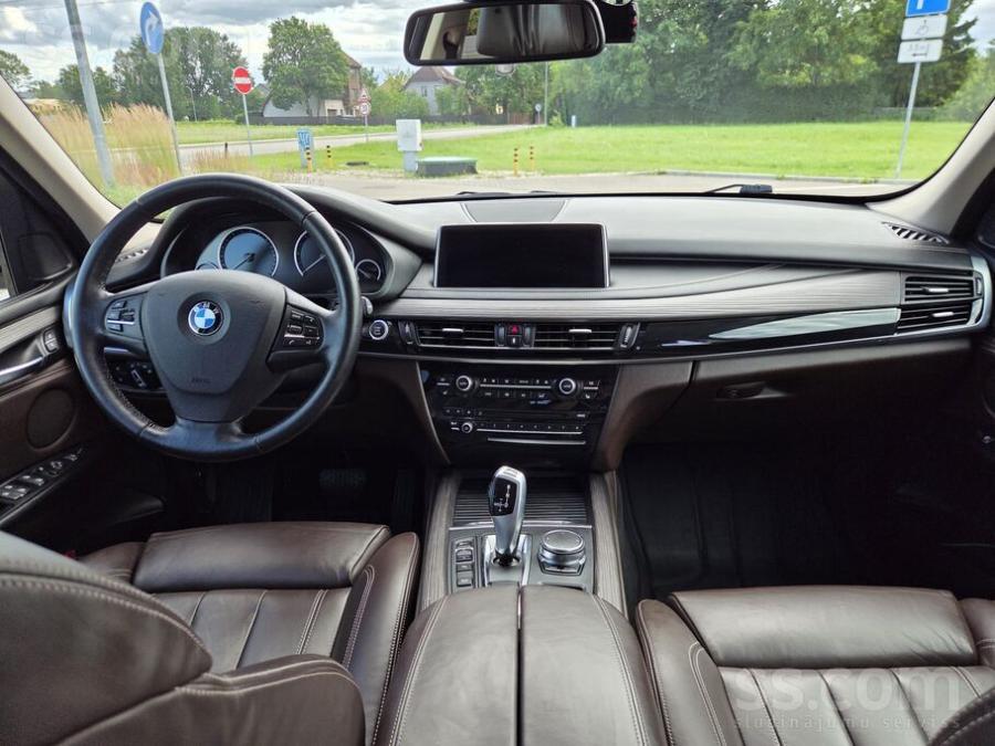 White BMW X5 2016 in Riga, with an engine capacity of 3.00 L and mileage of 148 thousand km for 34200 €, photo 5 on AUTOMOTO.COM.LV