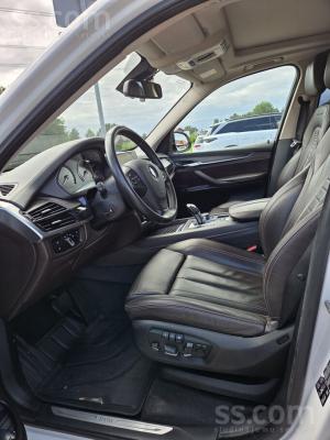 White BMW X5 2016 in Riga, with an engine capacity of 3.00 L and mileage of 148 thousand km for 34200 €, photo 6 on AUTOMOTO.COM.LV