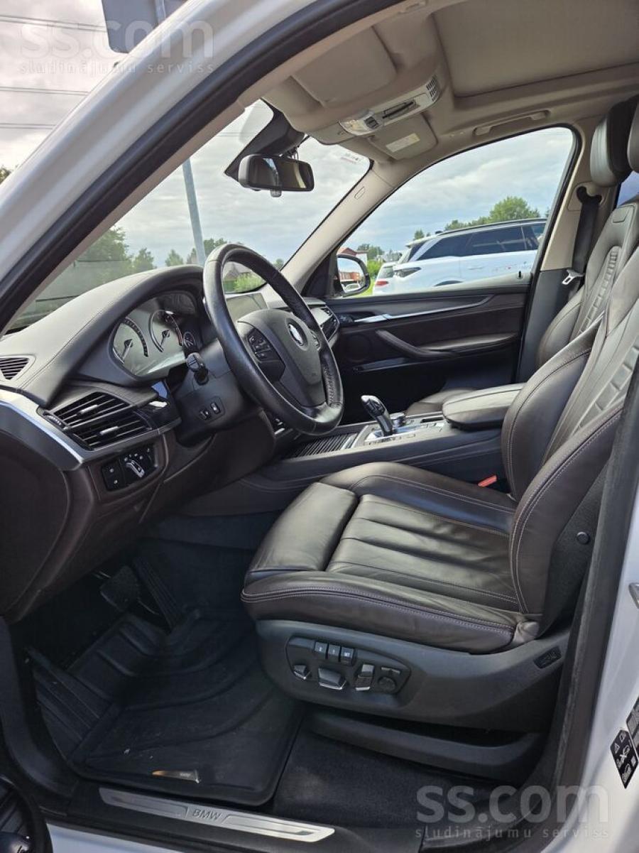 White BMW X5 2016 in Riga, with an engine capacity of 3.00 L and mileage of 148 thousand km for 34200 €, photo 6 on AUTOMOTO.COM.LV