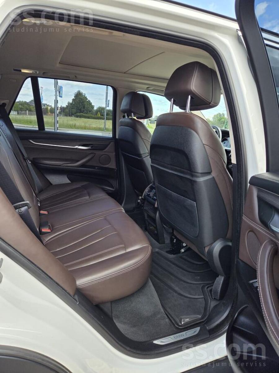 White BMW X5 2016 in Riga, with an engine capacity of 3.00 L and mileage of 148 thousand km for 34200 €, photo 7 on AUTOMOTO.COM.LV