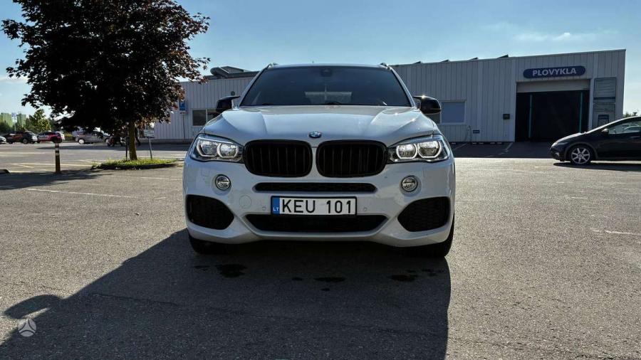 White BMW X5 2016 in Vilnius, with an engine capacity of 2.99 L and mileage of 316 thousand km for 19200 €, photo 3 on AUTOMOTO.COM.LV