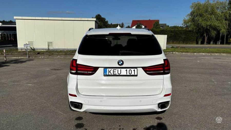 White BMW X5 2016 in Vilnius, with an engine capacity of 2.99 L and mileage of 316 thousand km for 19200 €, photo 6 on AUTOMOTO.COM.LV