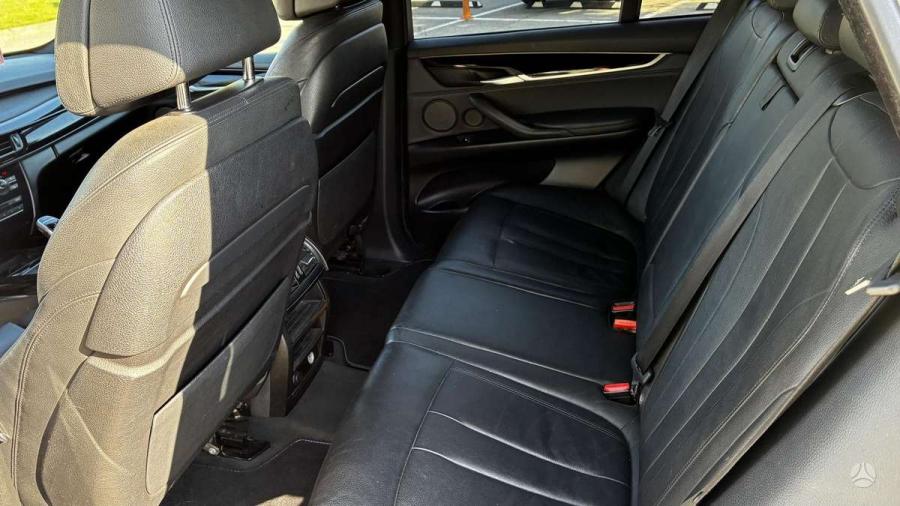 White BMW X5 2016 in Vilnius, with an engine capacity of 2.99 L and mileage of 316 thousand km for 19200 €, photo 13 on AUTOMOTO.COM.LV