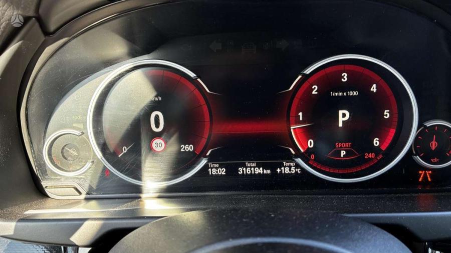 White BMW X5 2016 in Vilnius, with an engine capacity of 2.99 L and mileage of 316 thousand km for 19200 €, photo 20 on AUTOMOTO.COM.LV