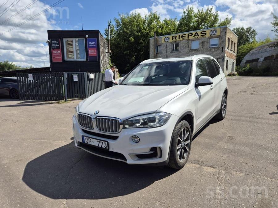 White BMW X5 2016 in Riga, with an engine capacity of 3.00 L and mileage of 90 thousand km for 19490 €, photo 5 on AUTOMOTO.COM.LV
