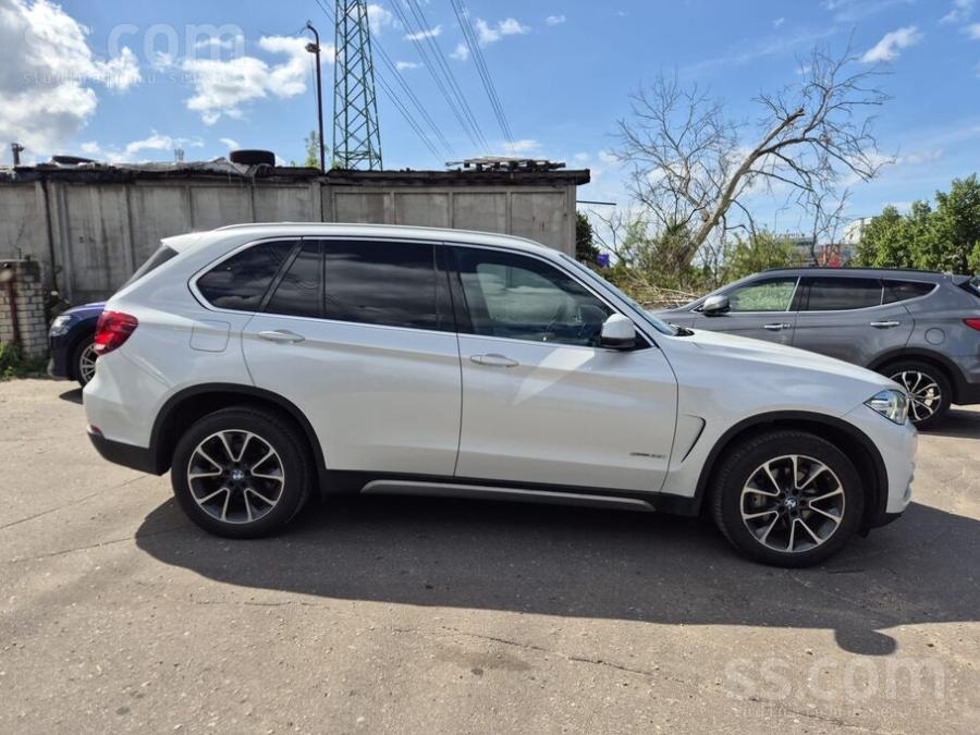 White BMW X5 2016 in Riga, with an engine capacity of 3.00 L and mileage of 90 thousand km for 19490 €, photo 6 on AUTOMOTO.COM.LV