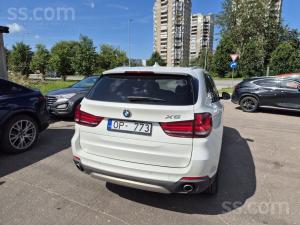 White BMW X5 2016 in Riga, with an engine capacity of 3.00 L and mileage of 90 thousand km for 19490 €, photo 7 on AUTOMOTO.COM.LV