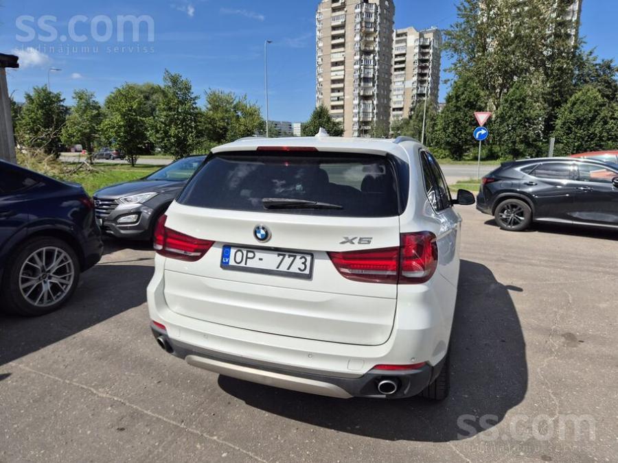 White BMW X5 2016 in Riga, with an engine capacity of 3.00 L and mileage of 90 thousand km for 19490 €, photo 7 on AUTOMOTO.COM.LV
