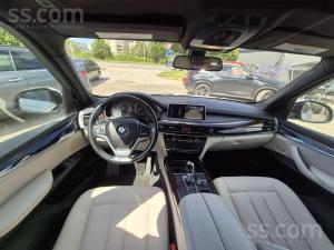White BMW X5 2016 in Riga, with an engine capacity of 3.00 L and mileage of 90 thousand km for 19490 €, photo 11 on AUTOMOTO.COM.LV