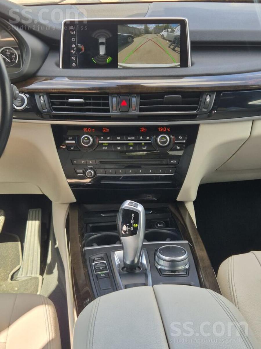 White BMW X5 2016 in Riga, with an engine capacity of 3.00 L and mileage of 90 thousand km for 19490 €, photo 12 on AUTOMOTO.COM.LV