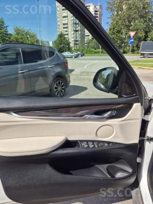 White BMW X5 2016 in Riga, with an engine capacity of 3.00 L and mileage of 90 thousand km for 19490 €, photo 14 on AUTOMOTO.COM.LV