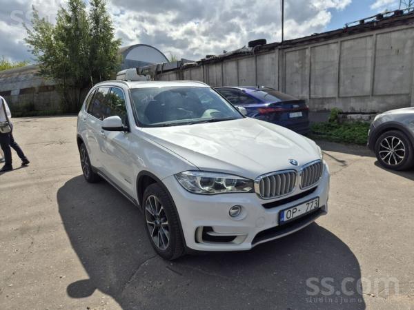 White BMW X5 2016 in Riga, with an engine capacity of 3.00 L and mileage of 90 thousand km for 19490 €, photo 2 on AUTOMOTO.COM.LV