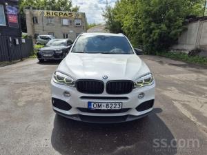 White BMW X5 2016 in Riga, with an engine capacity of 3.00 L and mileage of 206 thousand km for 22590 €, photo 4 on AUTOMOTO.COM.LV