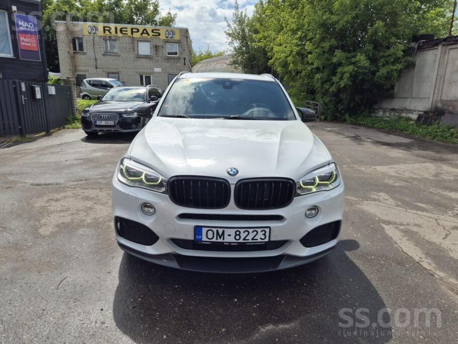 White BMW X5 2016 in Riga, with an engine capacity of 3.00 L and mileage of 206 thousand km for 22590 €, photo 4 on AUTOMOTO.COM.LV