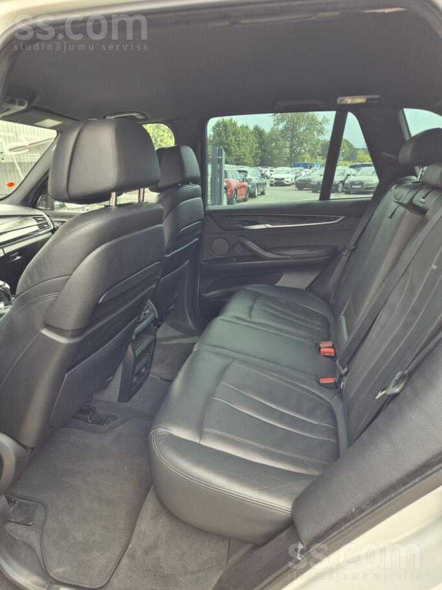 White BMW X5 2016 in Riga, with an engine capacity of 3.00 L and mileage of 206 thousand km for 22590 €, photo 11 on AUTOMOTO.COM.LV
