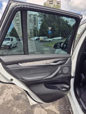 White BMW X5 2016 in Riga, with an engine capacity of 3.00 L and mileage of 206 thousand km for 22590 €, photo 14 on AUTOMOTO.COM.LV