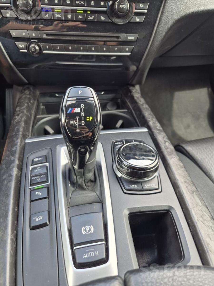 White BMW X5 2016 in Riga, with an engine capacity of 3.00 L and mileage of 206 thousand km for 22590 €, photo 16 on AUTOMOTO.COM.LV