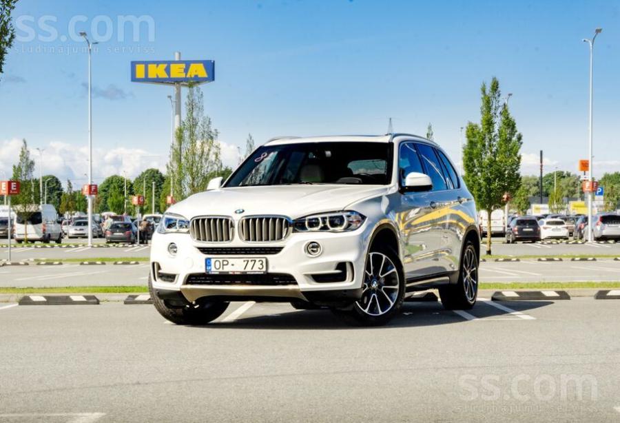 White BMW X5 2016 in Riga, with an engine capacity of 3.00 L and mileage of 90 thousand km for 19490 €, photo 1 on AUTOMOTO.COM.LV