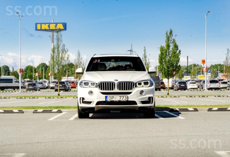White BMW X5 2016 in Riga, with an engine capacity of 3.00 L and mileage of 90 thousand km for 19490 €, photo 4 on AUTOMOTO.COM.LV