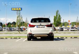 White BMW X5 2016 in Riga, with an engine capacity of 3.00 L and mileage of 90 thousand km for 19490 €, photo 8 on AUTOMOTO.COM.LV