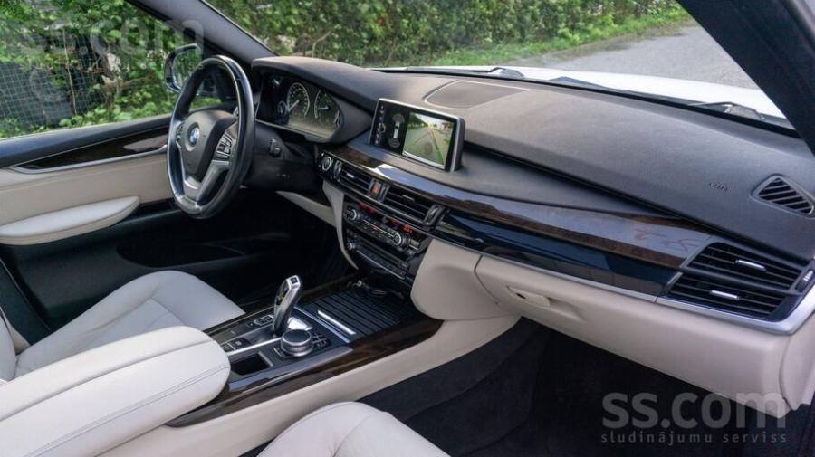 White BMW X5 2016 in Riga, with an engine capacity of 3.00 L and mileage of 90 thousand km for 19490 €, photo 12 on AUTOMOTO.COM.LV
