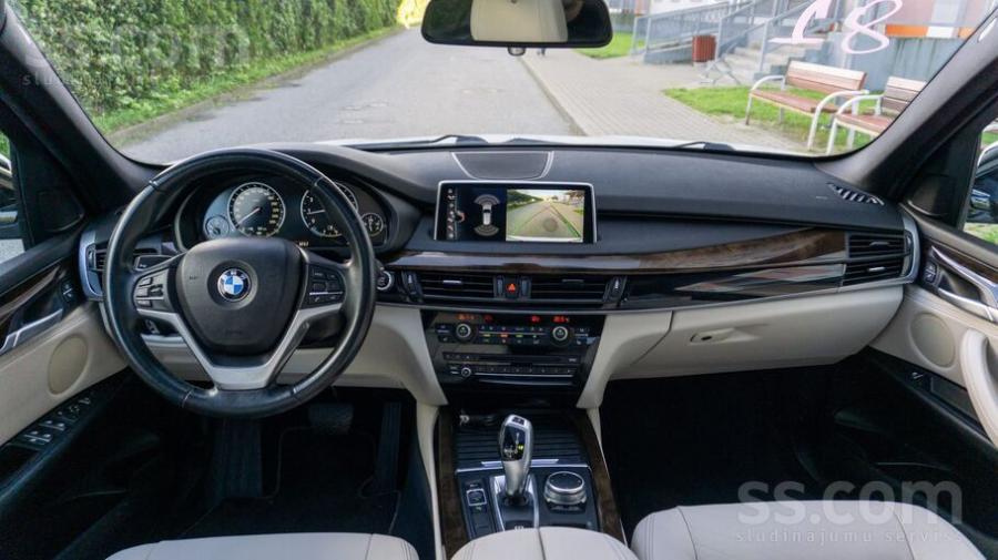 White BMW X5 2016 in Riga, with an engine capacity of 3.00 L and mileage of 90 thousand km for 19490 €, photo 13 on AUTOMOTO.COM.LV