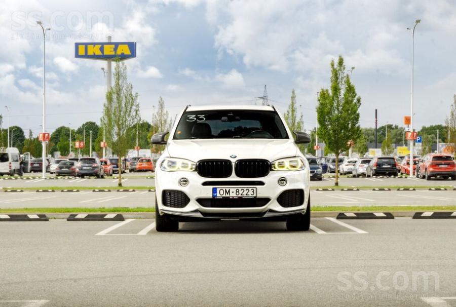 White BMW X5 2016 in Riga, with an engine capacity of 3.00 L and mileage of 206 thousand km for 22590 €, photo 4 on AUTOMOTO.COM.LV