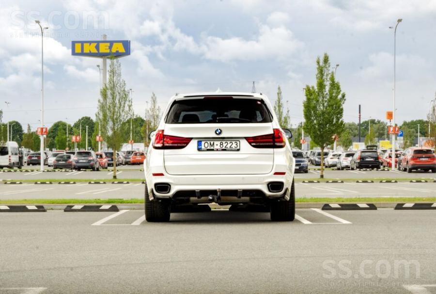 White BMW X5 2016 in Riga, with an engine capacity of 3.00 L and mileage of 206 thousand km for 22590 €, photo 8 on AUTOMOTO.COM.LV