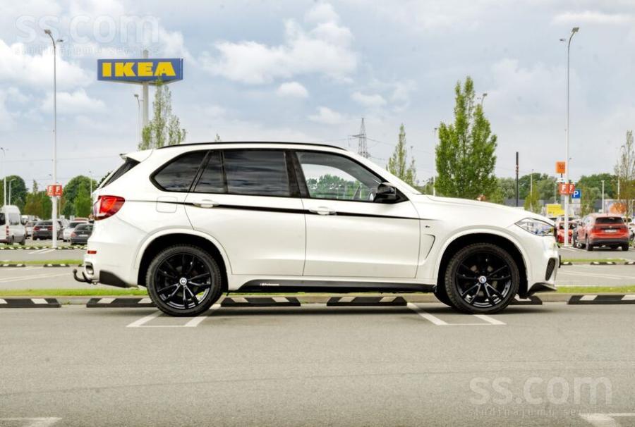 White BMW X5 2016 in Riga, with an engine capacity of 3.00 L and mileage of 206 thousand km for 22590 €, photo 10 on AUTOMOTO.COM.LV