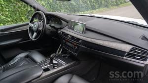 White BMW X5 2016 in Riga, with an engine capacity of 3.00 L and mileage of 206 thousand km for 22590 €, photo 12 on AUTOMOTO.COM.LV
