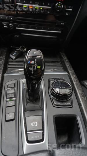 White BMW X5 2016 in Riga, with an engine capacity of 3.00 L and mileage of 206 thousand km for 22590 €, photo 16 on AUTOMOTO.COM.LV