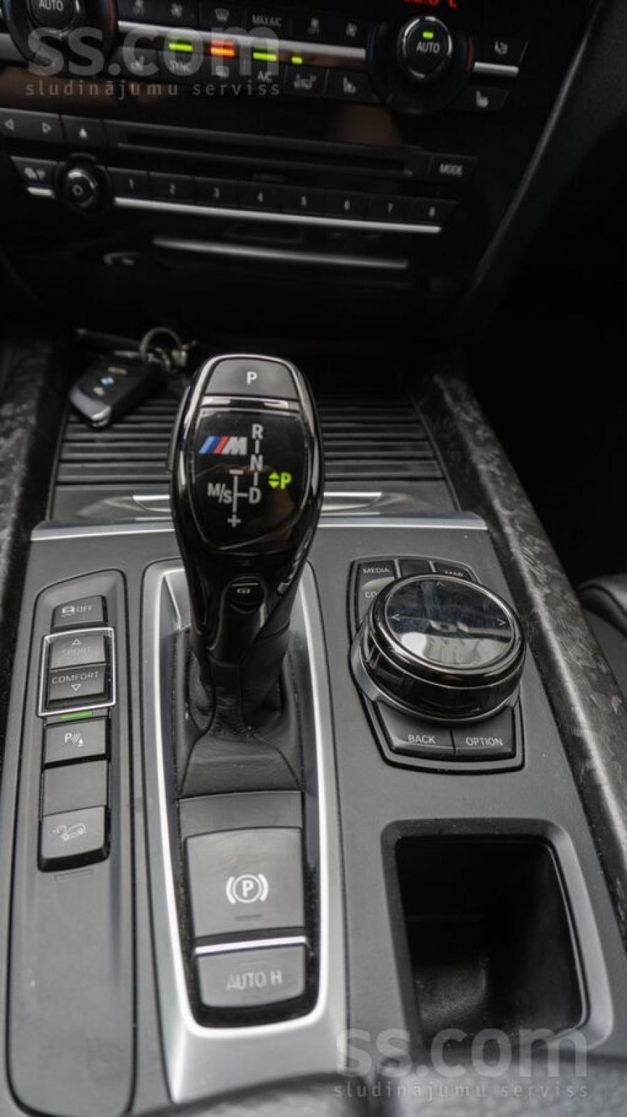 White BMW X5 2016 in Riga, with an engine capacity of 3.00 L and mileage of 206 thousand km for 22590 €, photo 16 on AUTOMOTO.COM.LV