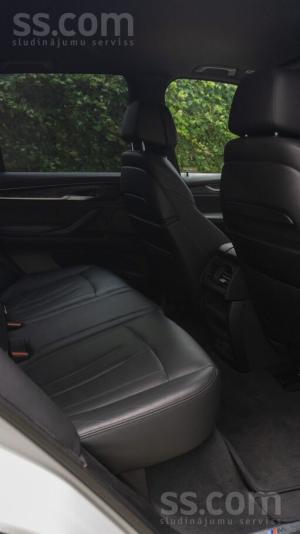 White BMW X5 2016 in Riga, with an engine capacity of 3.00 L and mileage of 206 thousand km for 22590 €, photo 32 on AUTOMOTO.COM.LV
