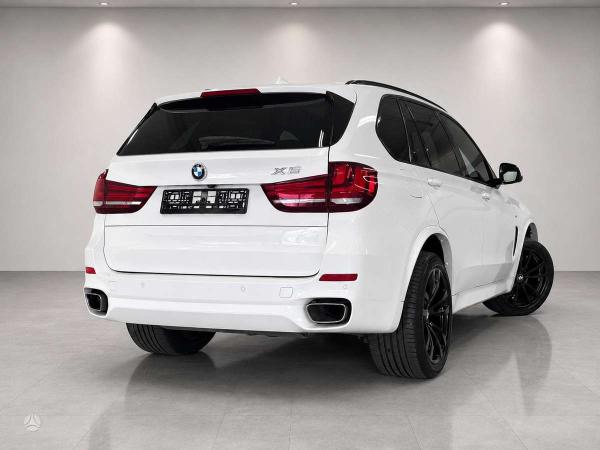 White BMW X5 2016 in Tukums, with an engine capacity of 2.99 L and mileage of 177 thousand km for 22777 €, photo 3 on AUTOMOTO.COM.LV