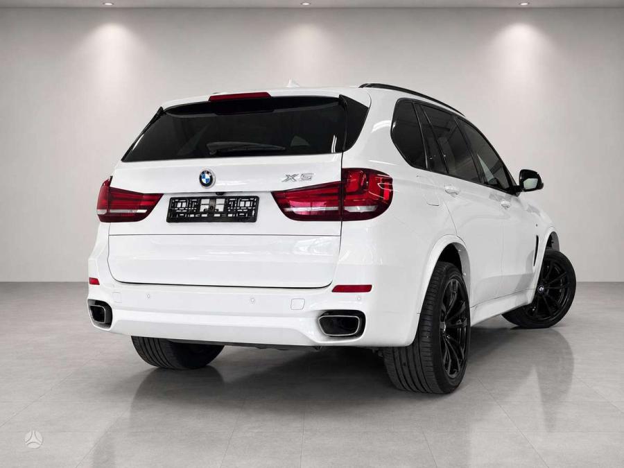 White BMW X5 2016 in Tukums, with an engine capacity of 2.99 L and mileage of 177 thousand km for 22777 €, photo 3 on AUTOMOTO.COM.LV
