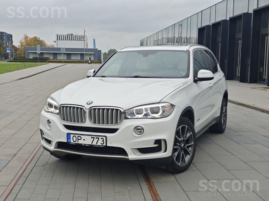 White BMW X5 2016 in Riga, with an engine capacity of 3.00 L and mileage of 92 thousand km for 17900 €, photo 1 on AUTOMOTO.COM.LV