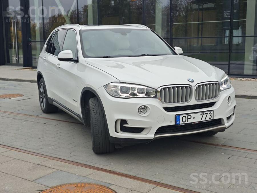 White BMW X5 2016 in Riga, with an engine capacity of 3.00 L and mileage of 92 thousand km for 17900 €, photo 3 on AUTOMOTO.COM.LV