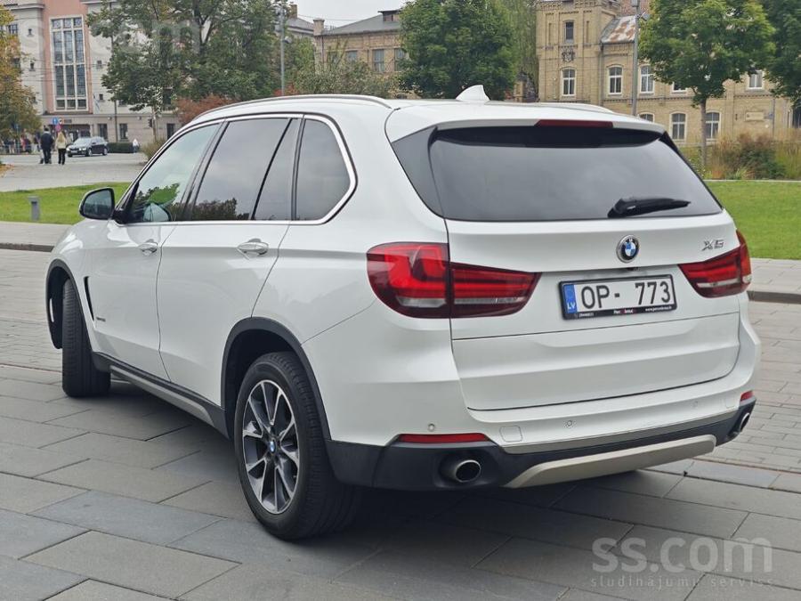 White BMW X5 2016 in Riga, with an engine capacity of 3.00 L and mileage of 92 thousand km for 17900 €, photo 7 on AUTOMOTO.COM.LV