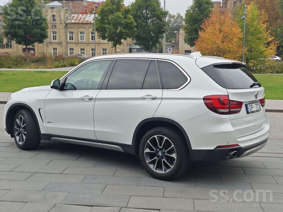 White BMW X5 2016 in Riga, with an engine capacity of 3.00 L and mileage of 92 thousand km for 17900 €, photo 8 on AUTOMOTO.COM.LV
