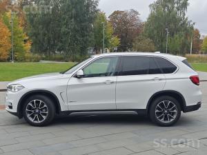 White BMW X5 2016 in Riga, with an engine capacity of 3.00 L and mileage of 92 thousand km for 17900 €, photo 9 on AUTOMOTO.COM.LV
