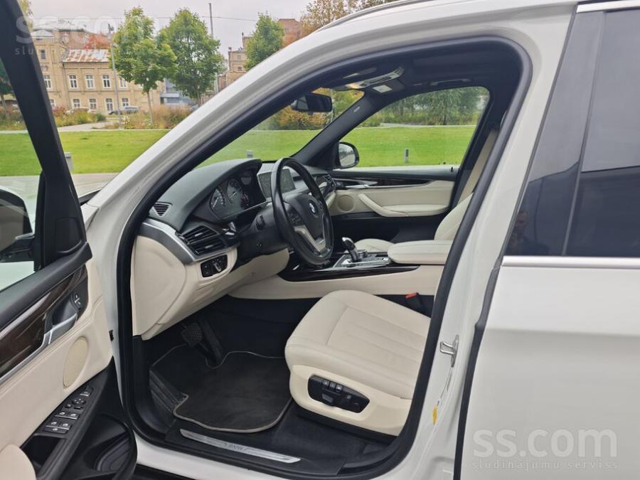 White BMW X5 2016 in Riga, with an engine capacity of 3.00 L and mileage of 92 thousand km for 17900 €, photo 10 on AUTOMOTO.COM.LV